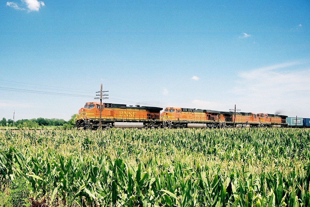 BNSF 5177 west at MP116